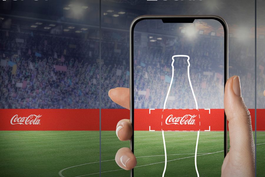 Coca-Cola y Buffalo Wings convierten las vallas del mundial en ...